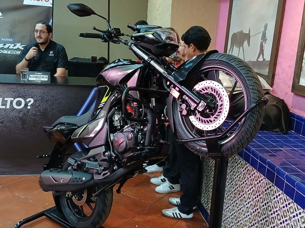 HERO MotoCorp refuerza su portafolio con la nueva HUNK 150 XTEC - Empresas 503