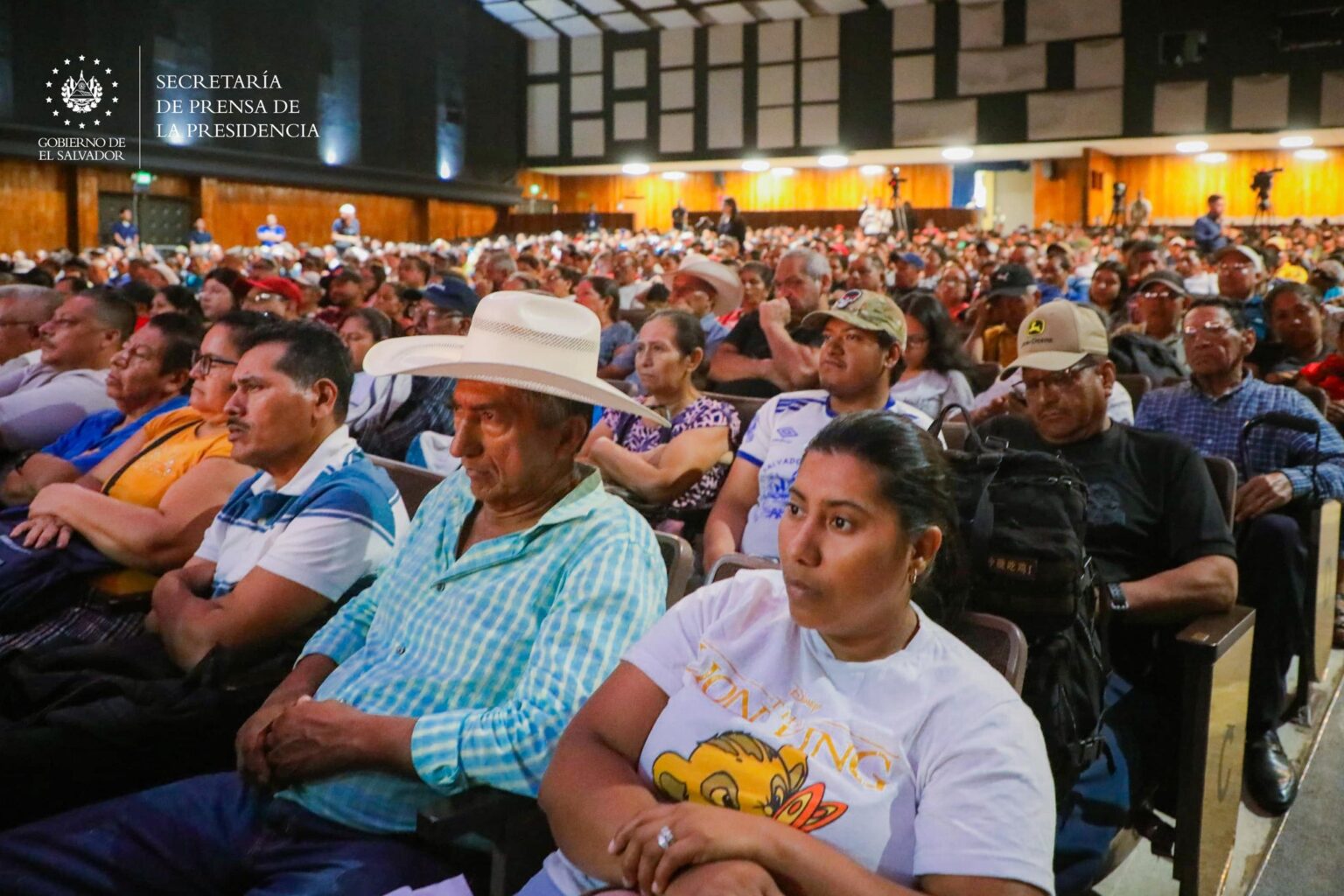 Entregan créditos al sector de veteranos, excombatientes y personas con ...